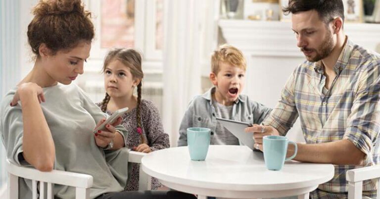 14 Hidden Signs Of Bad Parenting (Bonus Bad Parenting Quotes)