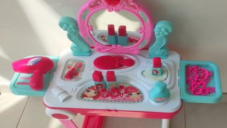 A Guide to Symbolic Play: Examples and Importance