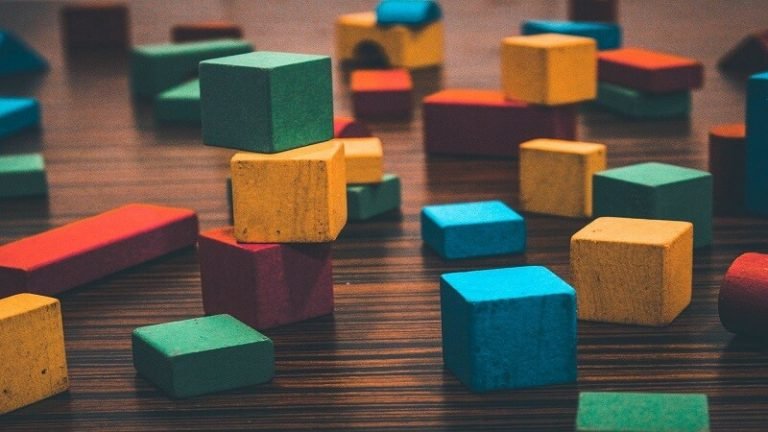 A Guide to Symbolic Play: Examples and Importance